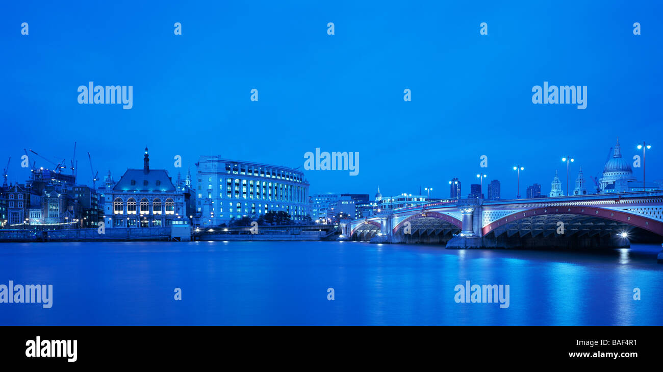 Unilever house 100 victoria embankment hi-res stock photography and ...