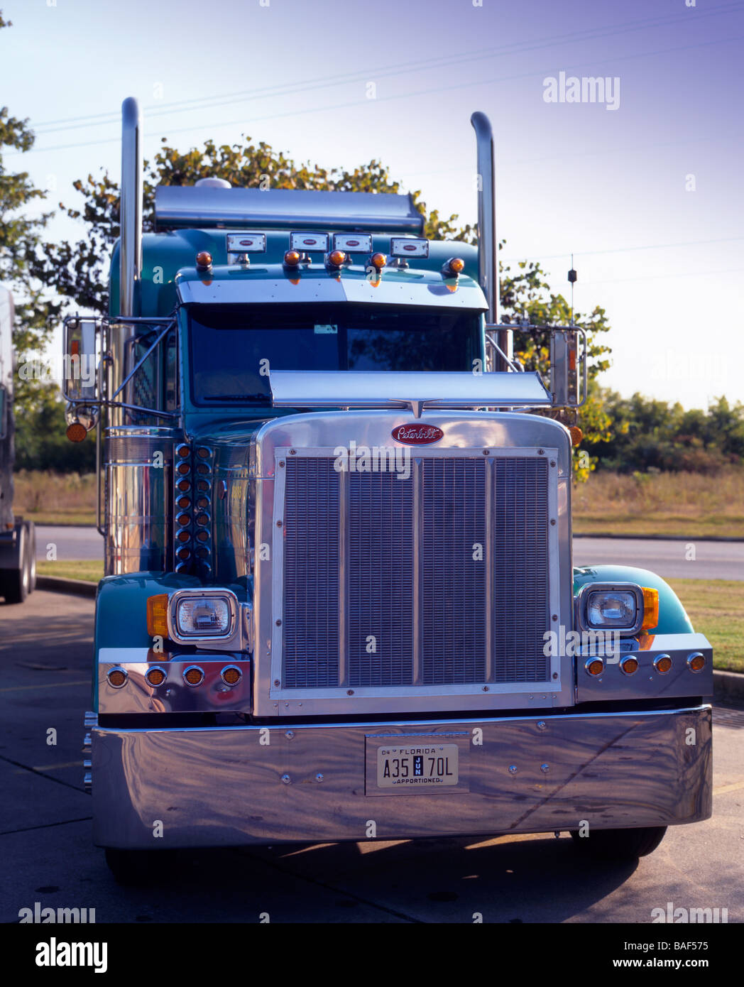 Close-up of front view of a parked large American truck Stock Photo - Alamy