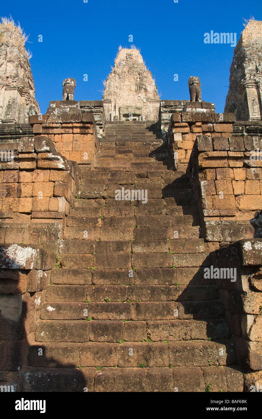 Pyramid temples hi-res stock photography and images - Alamy