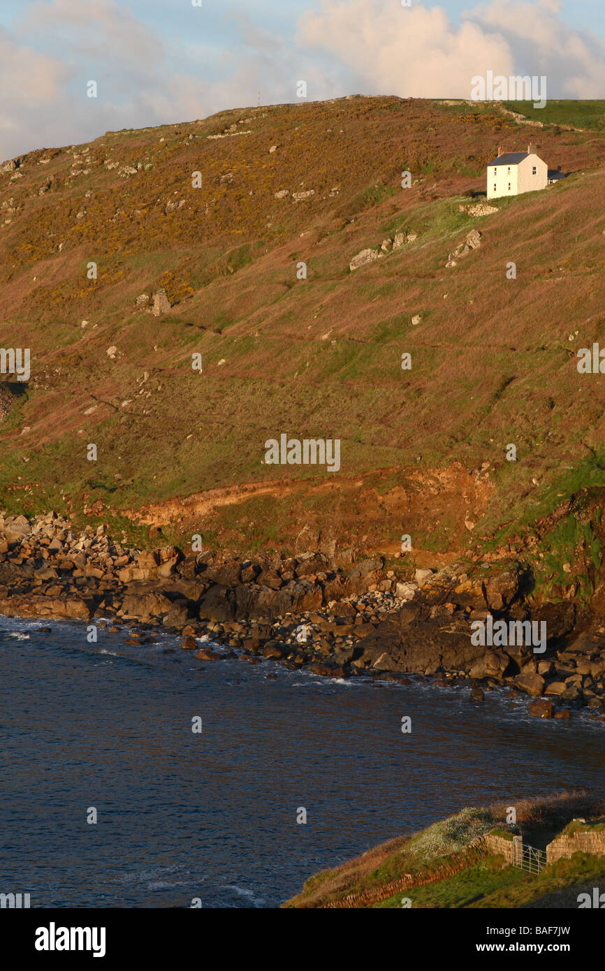 House isolated cliff hi-res stock photography and images - Alamy