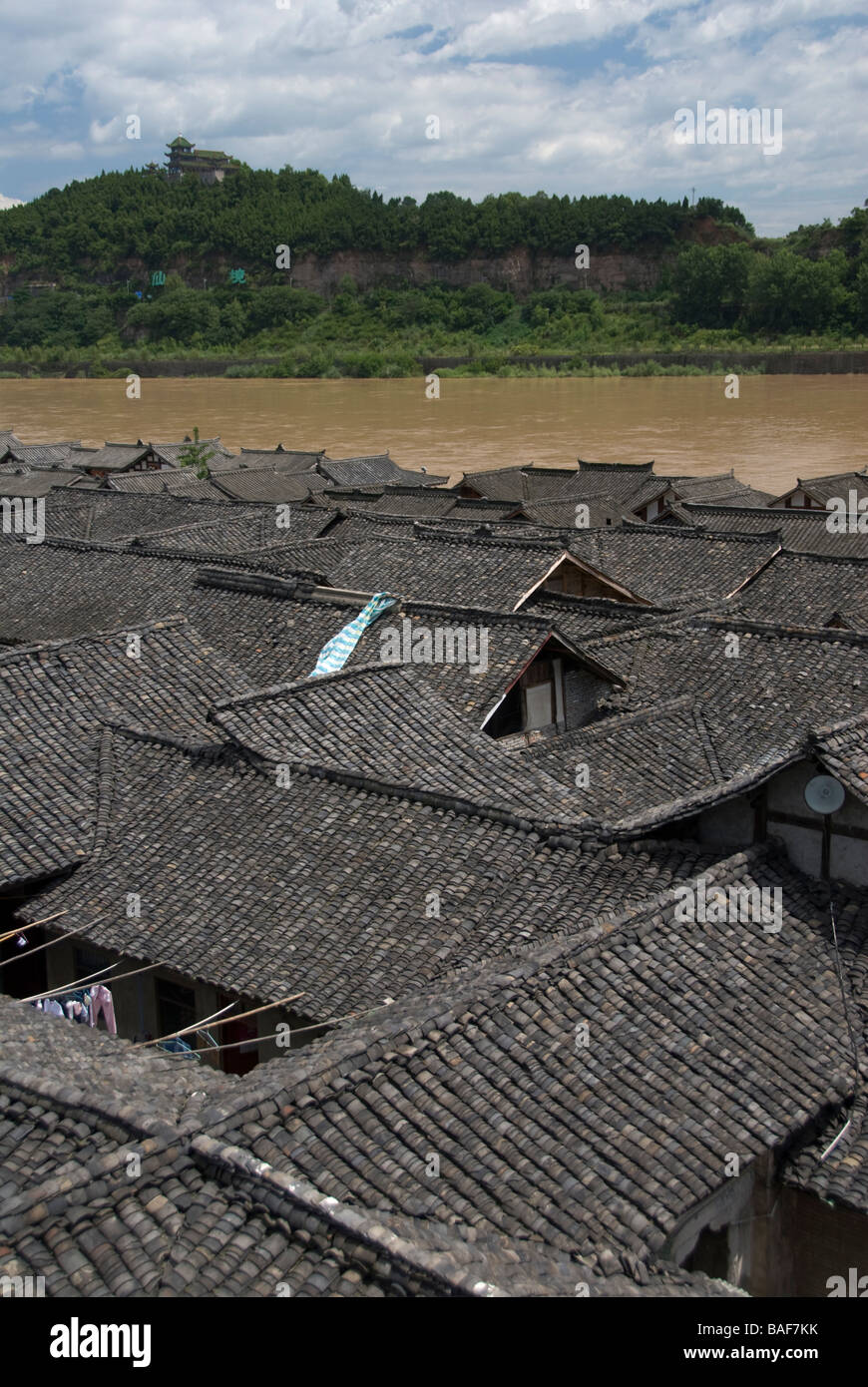Ancient traditional rooftops roof hi-res stock photography and images ...