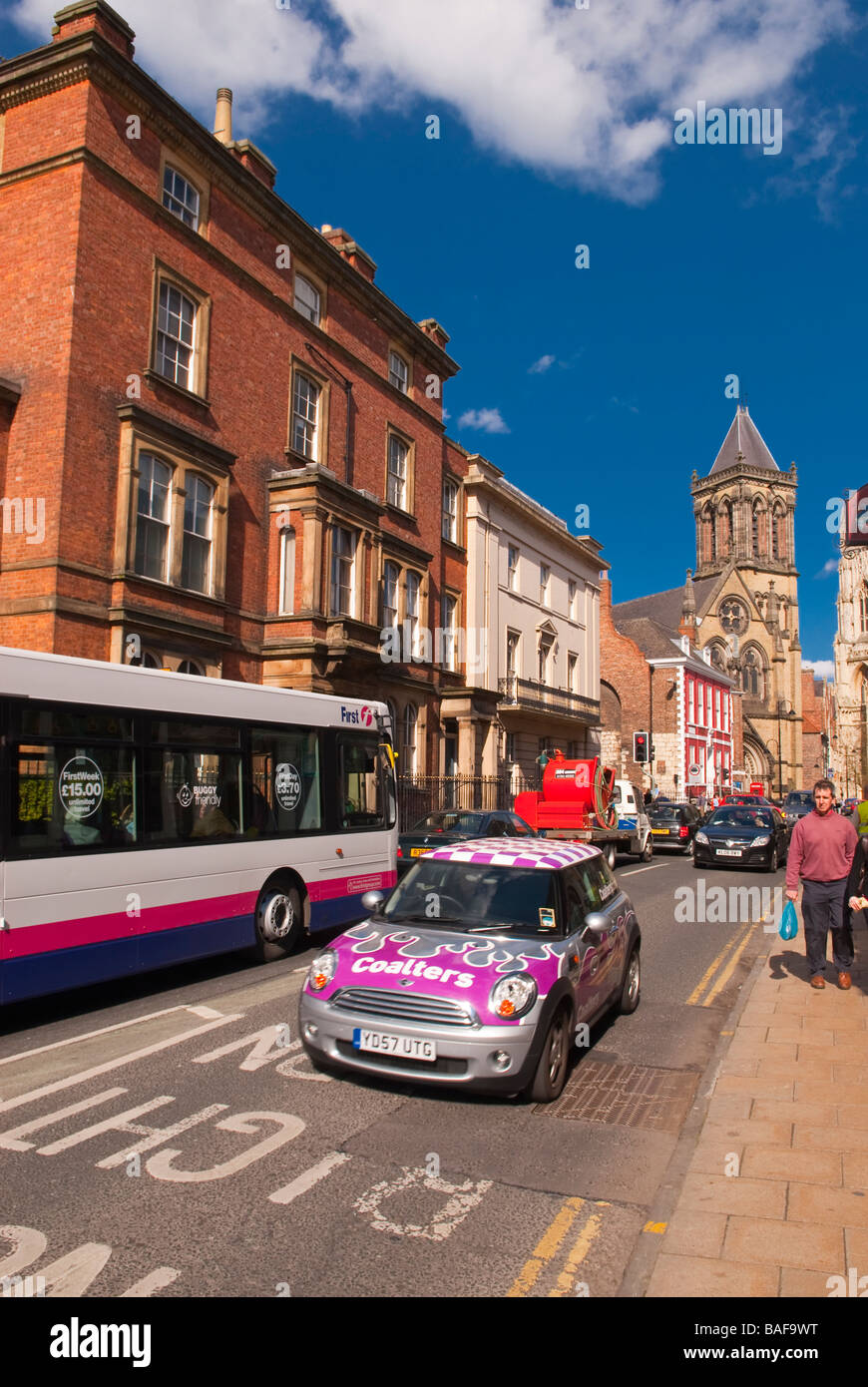 Historic york streets hi-res stock photography and images - Alamy