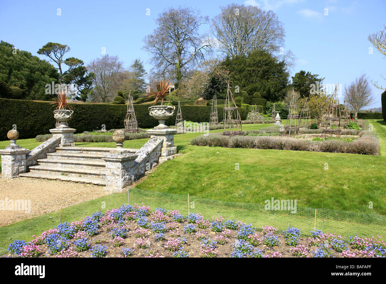 Hedged gardens hi-res stock photography and images - Alamy