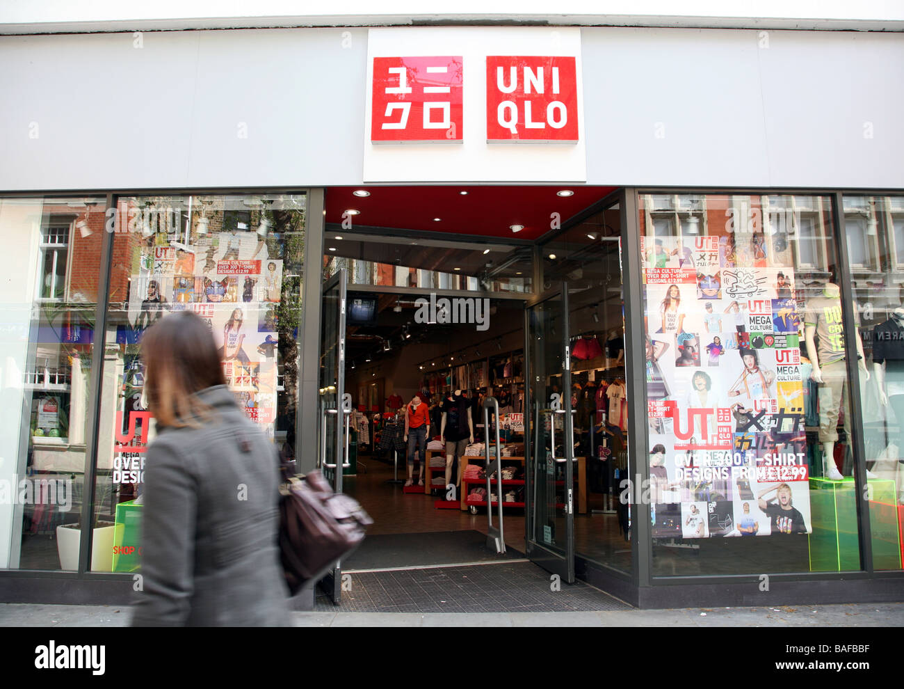 Uniqlo window display hi-res stock photography and images - Alamy