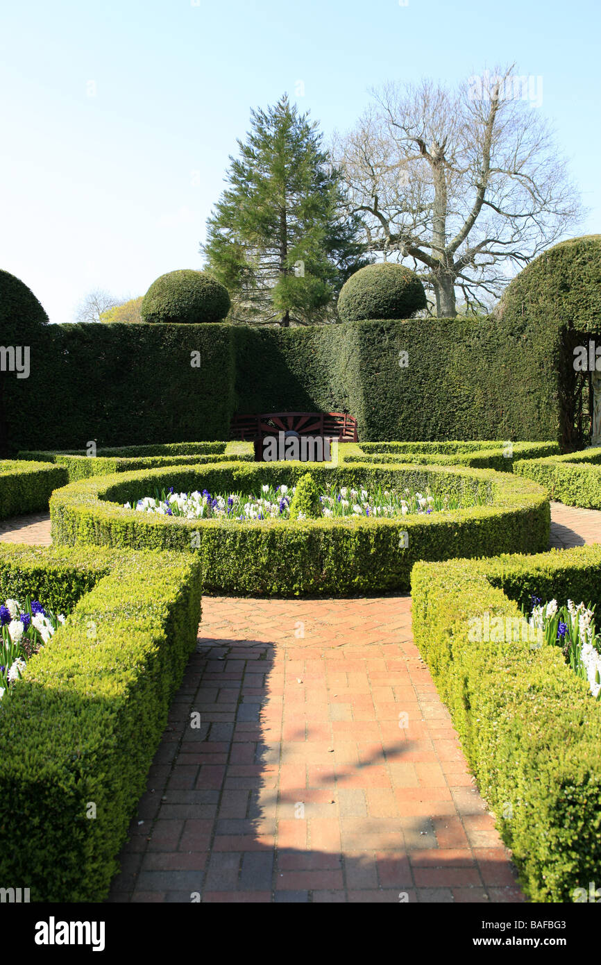 Symmetrical landscape gardening hi-res stock photography and images - Alamy