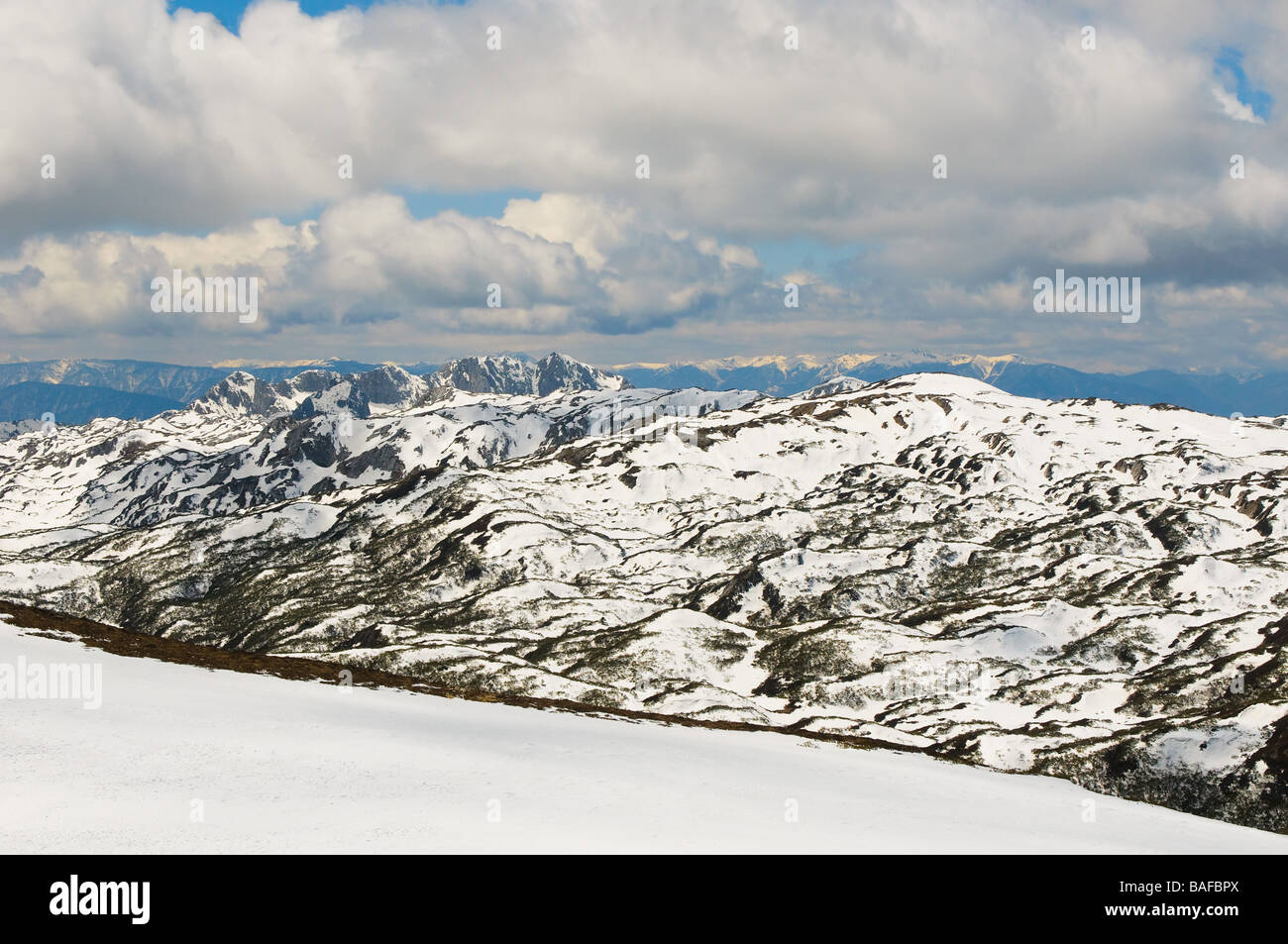 Snow mountains hi-res stock photography and images - Alamy
