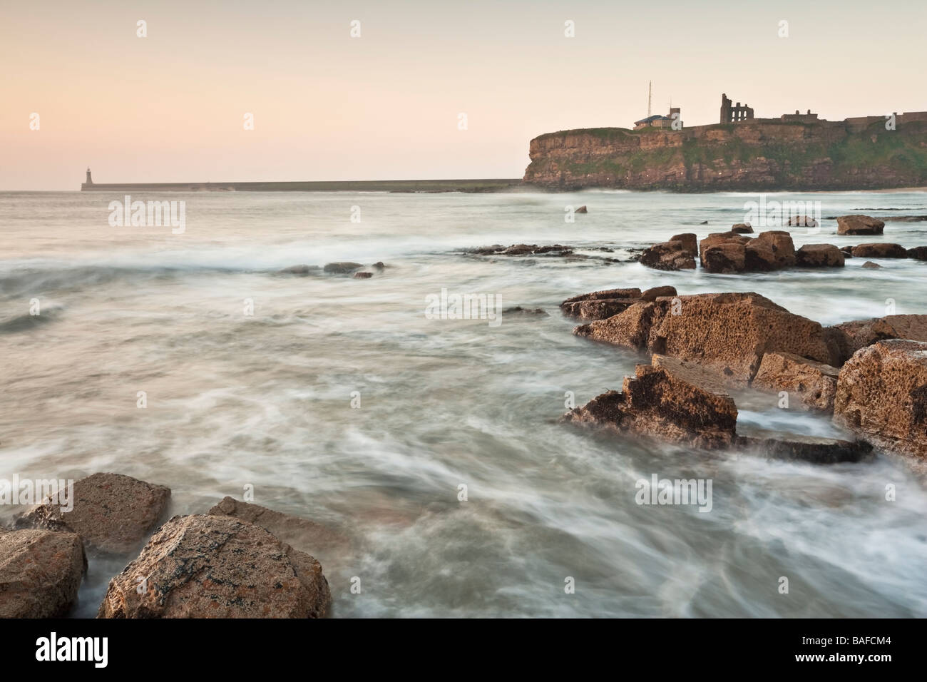 English heritage tynemouth hi-res stock photography and images - Alamy