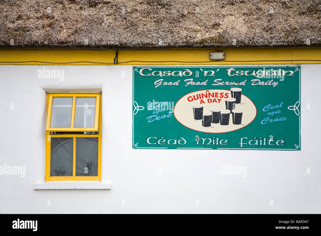 Village pub donegal hi-res stock photography and images - Alamy