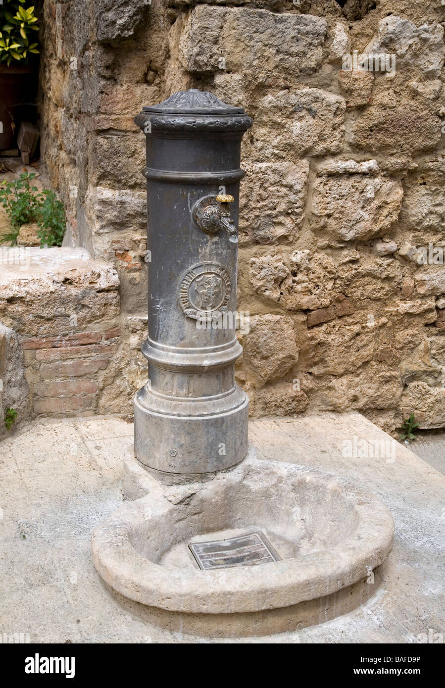 Old fashioned tap hi-res stock photography and images - Alamy