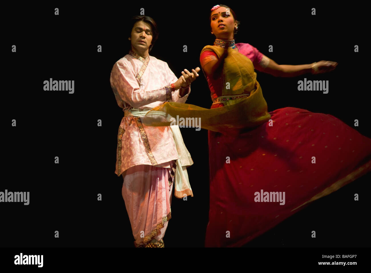 Indian Dancers Women Stock Photos & Indian Dancers Women Stock Images ...