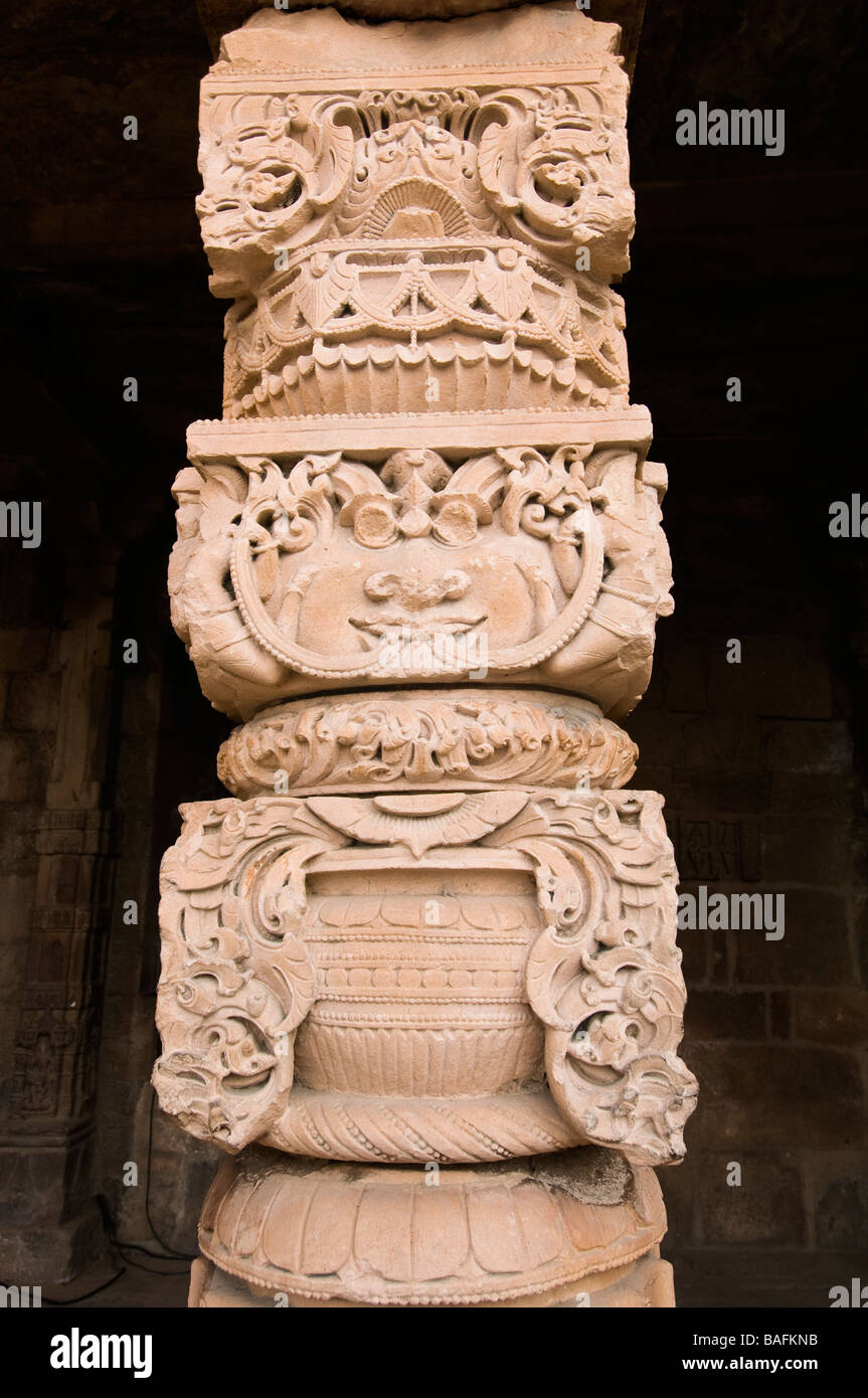 Quwwat ul Islam Mosque Pillars with Hindu decoration Mehrauli ...