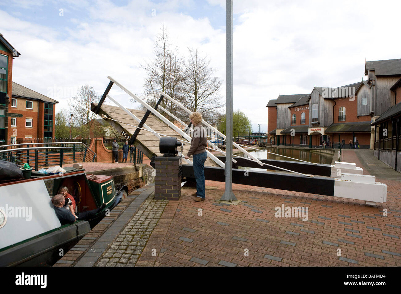 Windlass on canal hi-res stock photography and images - Alamy