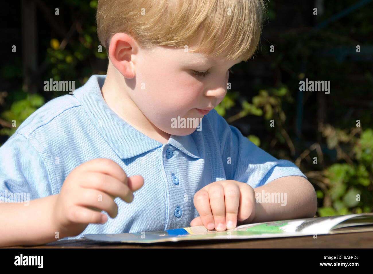 school child reading Stock Photo - Alamy