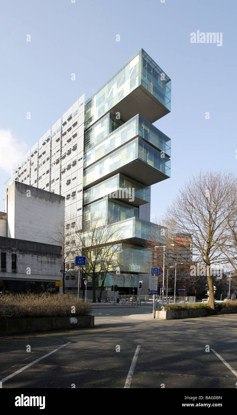 Edifice overall hi-res stock photography and images - Alamy