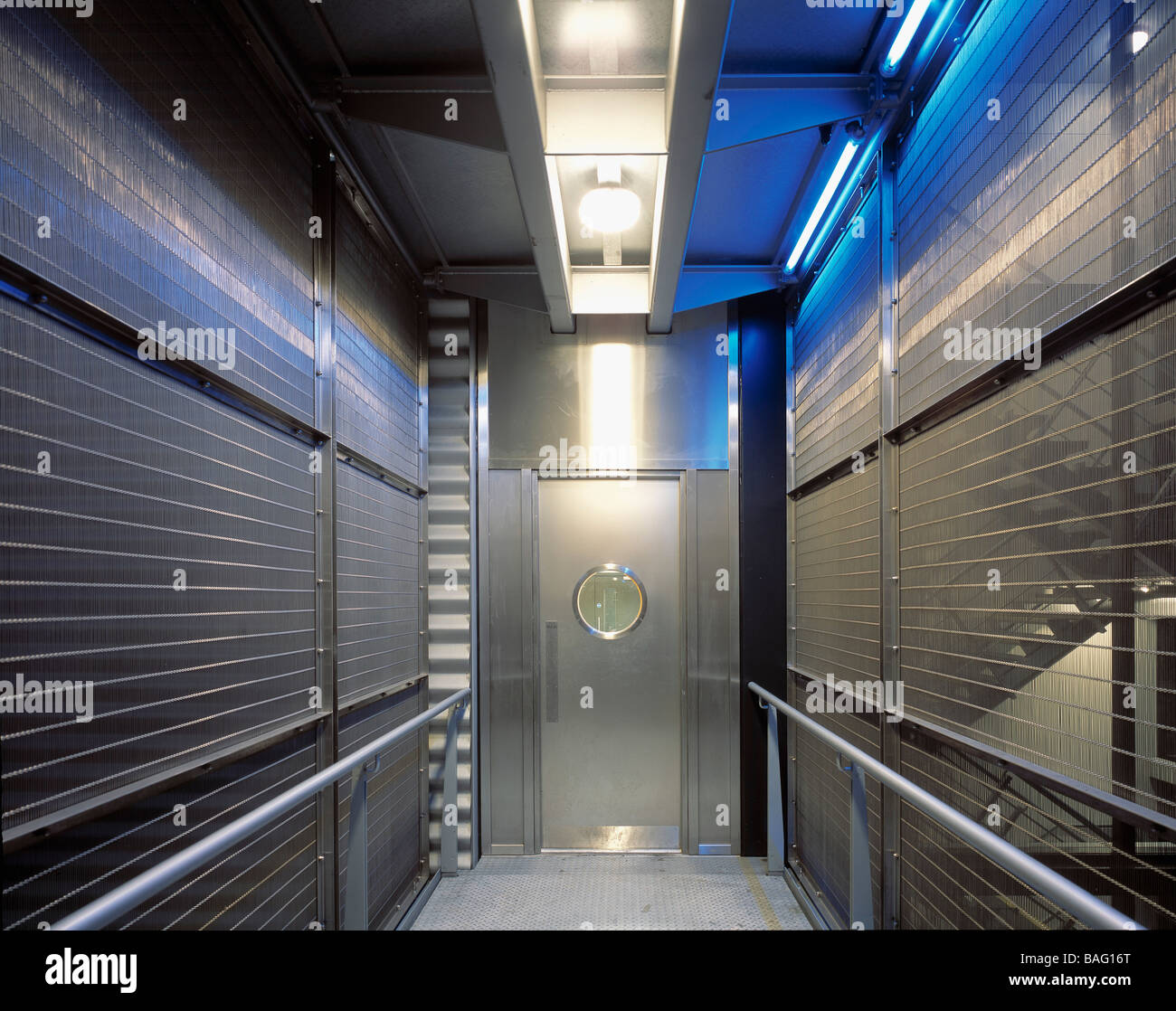 new engineering building high level access bridge Stock Photo - Alamy