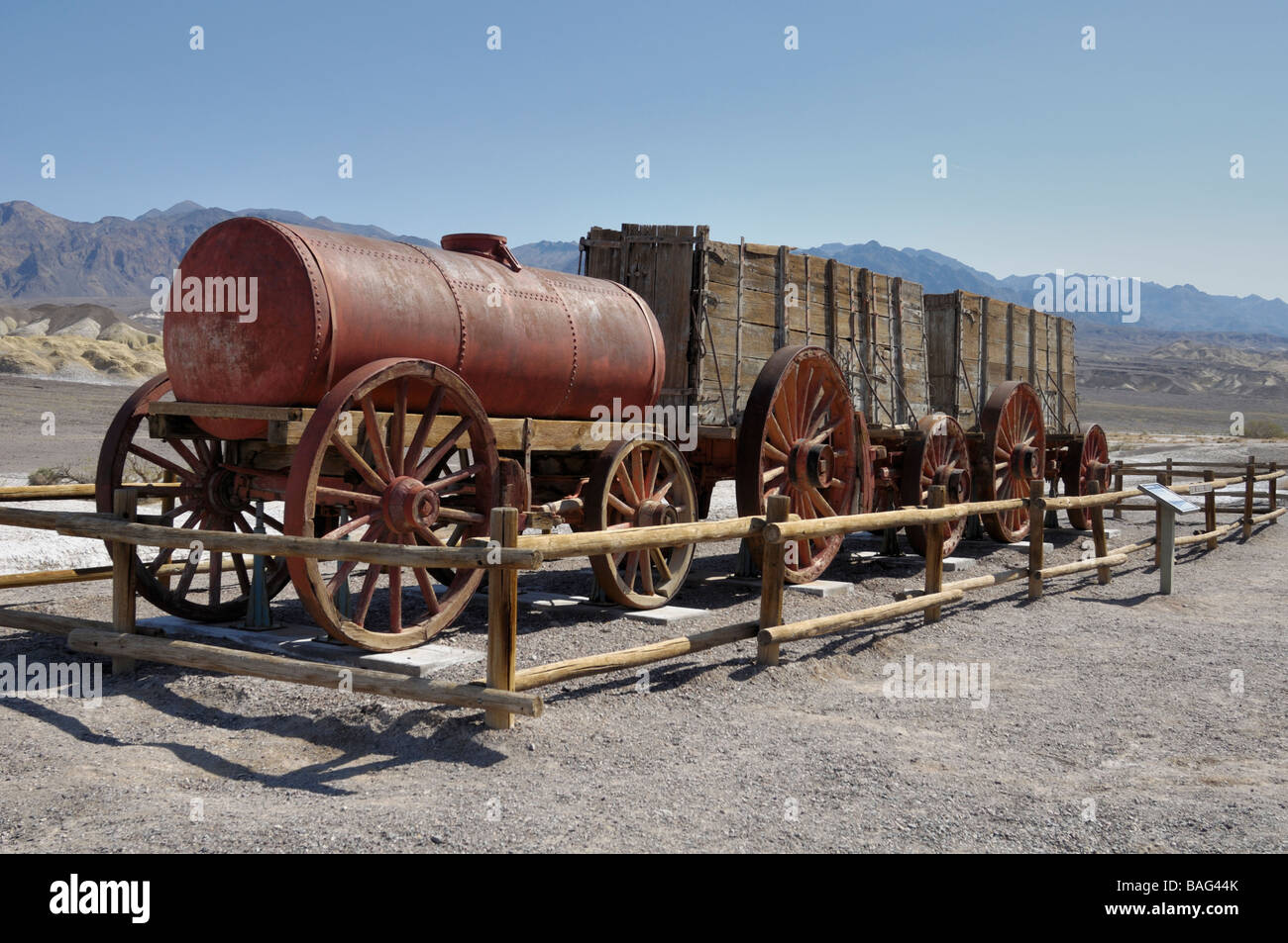 Display of a "20 Mule Team" mining cart, Harmony Borax Works, Death ...