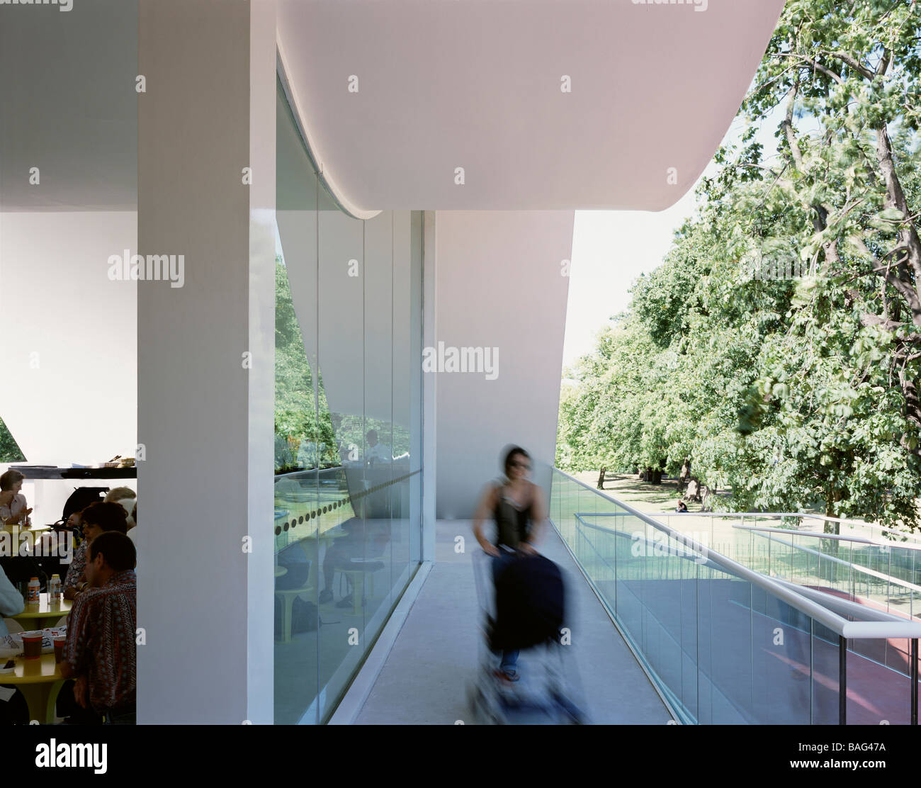 serpentine gallery pavilion with from ramp Stock Photo - Alamy
