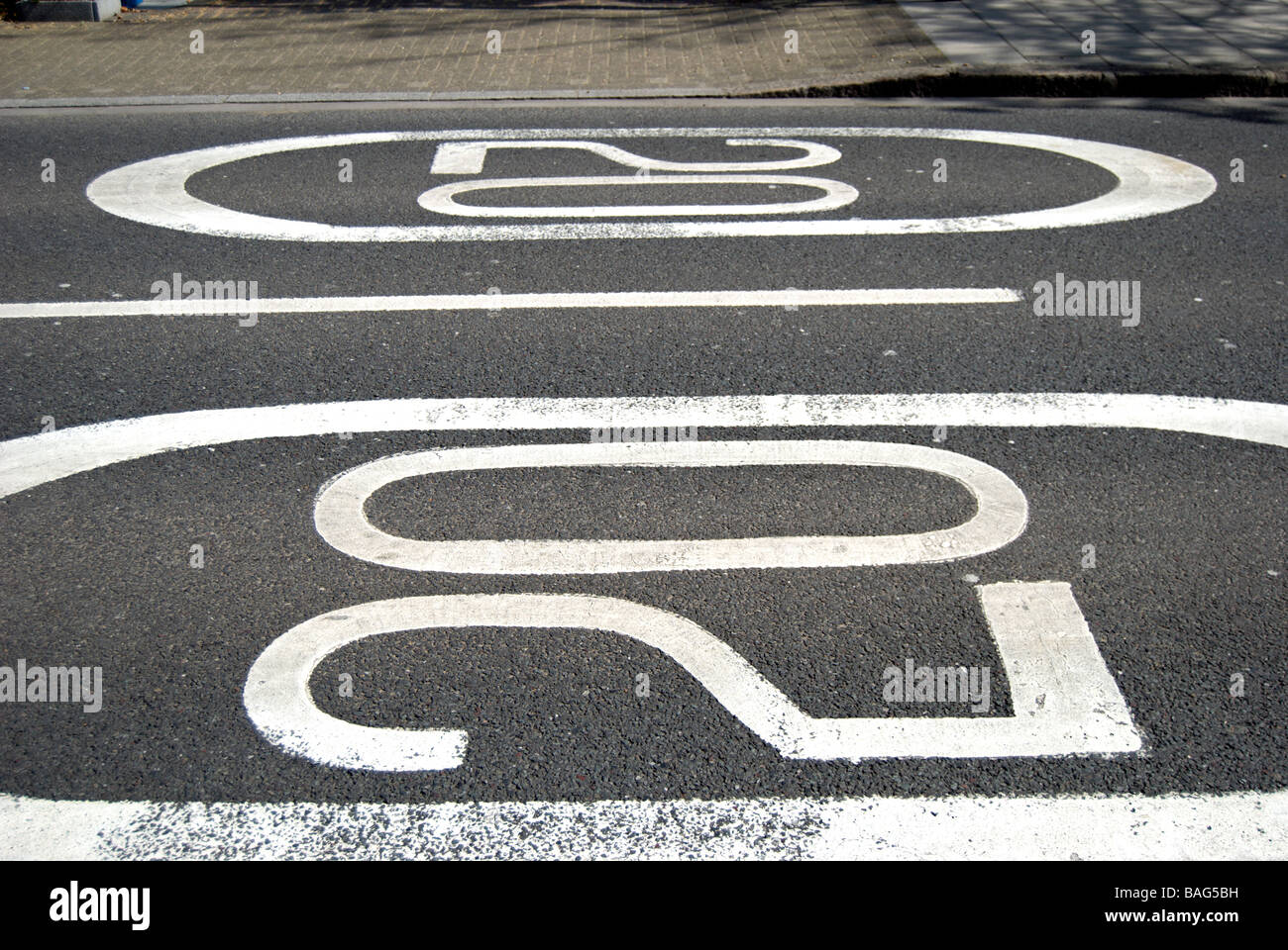 british road markings indicating a 20 miles per hour speed limit Stock ...