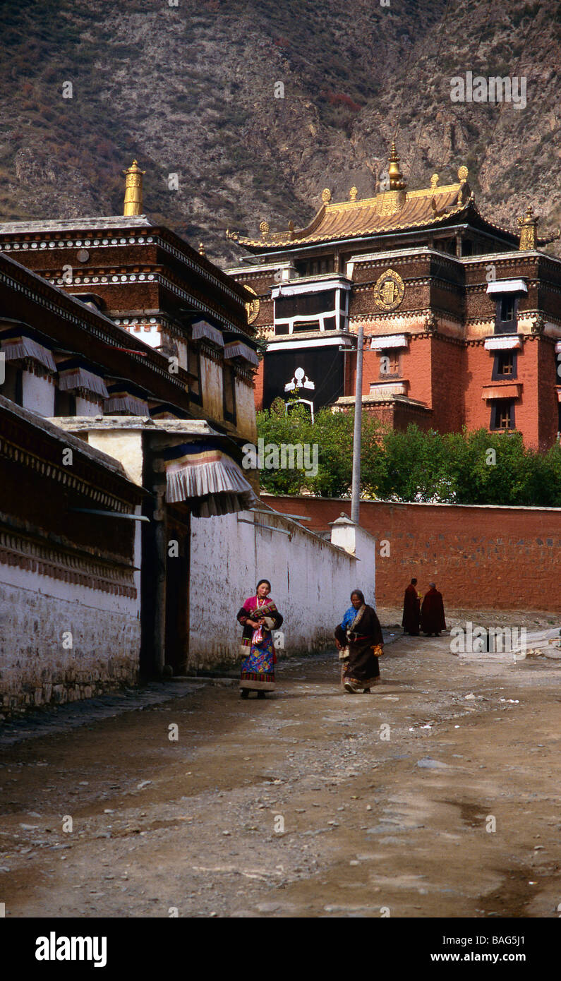 Tibetan nomad women wandering around the monastery Stock Photo - Alamy