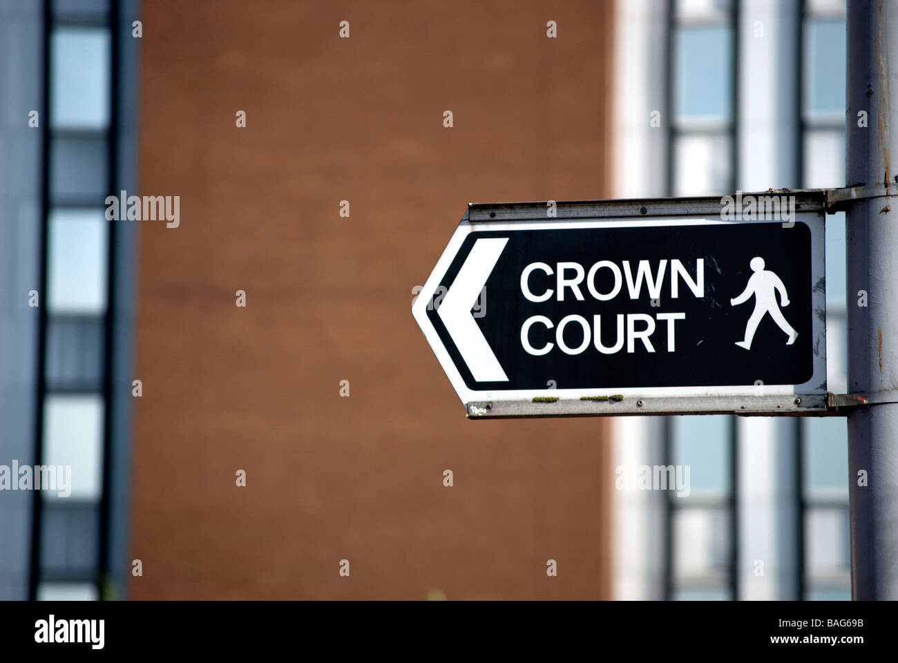 Crown court sign hi-res stock photography and images - Alamy