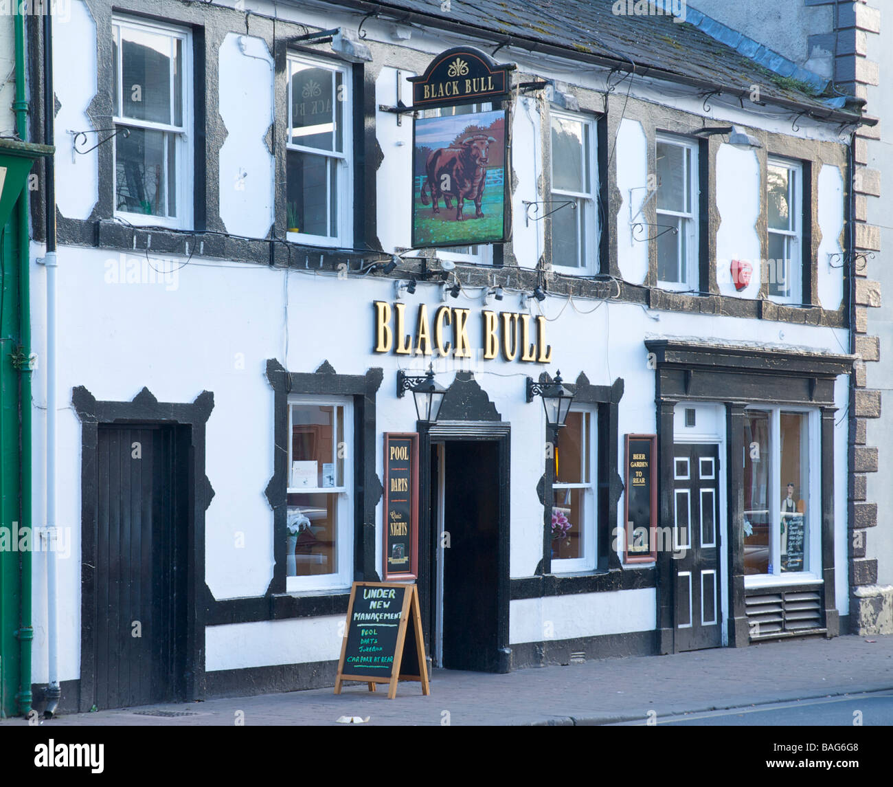 Black bull pub sign hi-res stock photography and images - Alamy