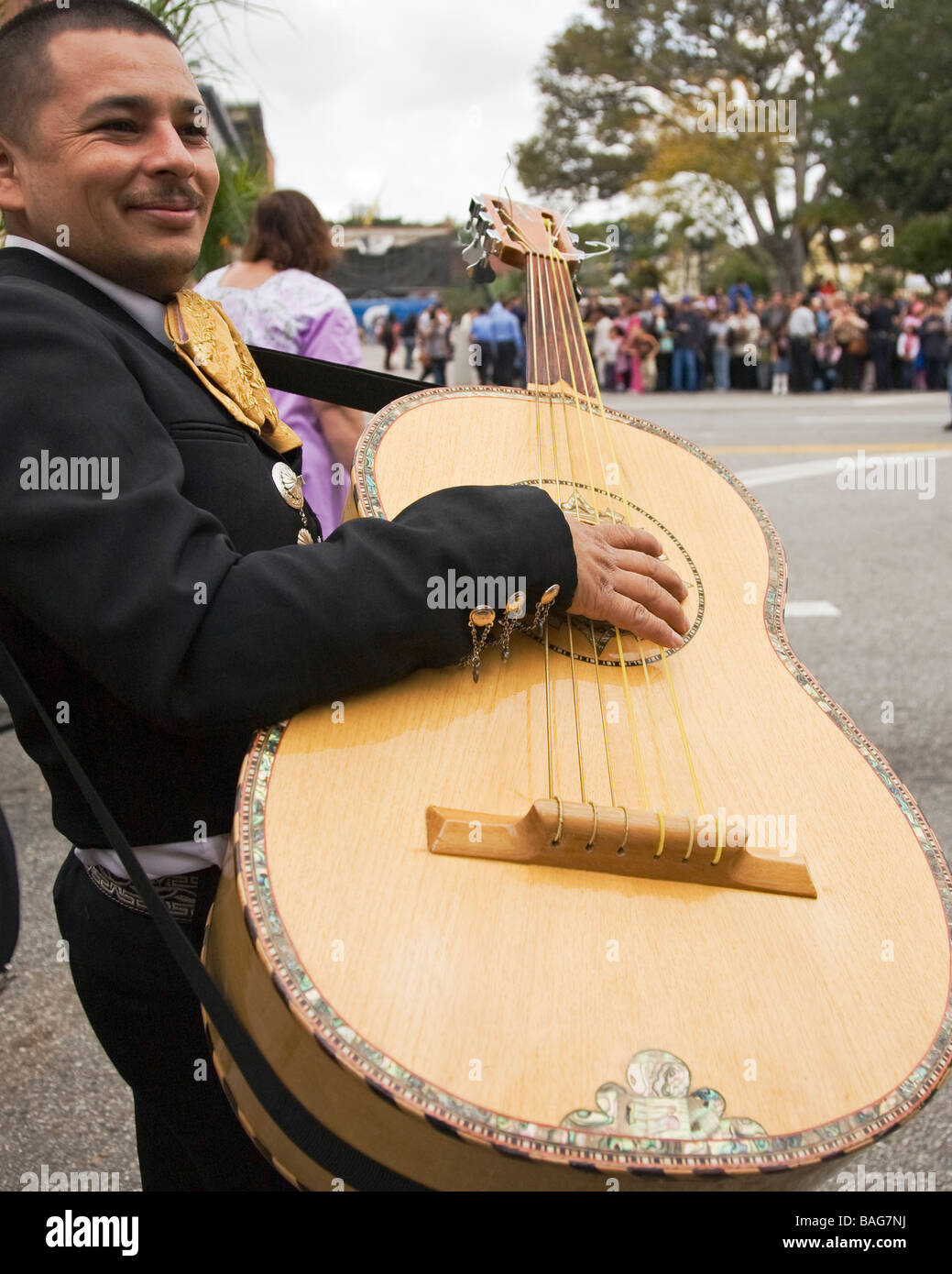 Mariachi men hi-res stock photography and images - Alamy