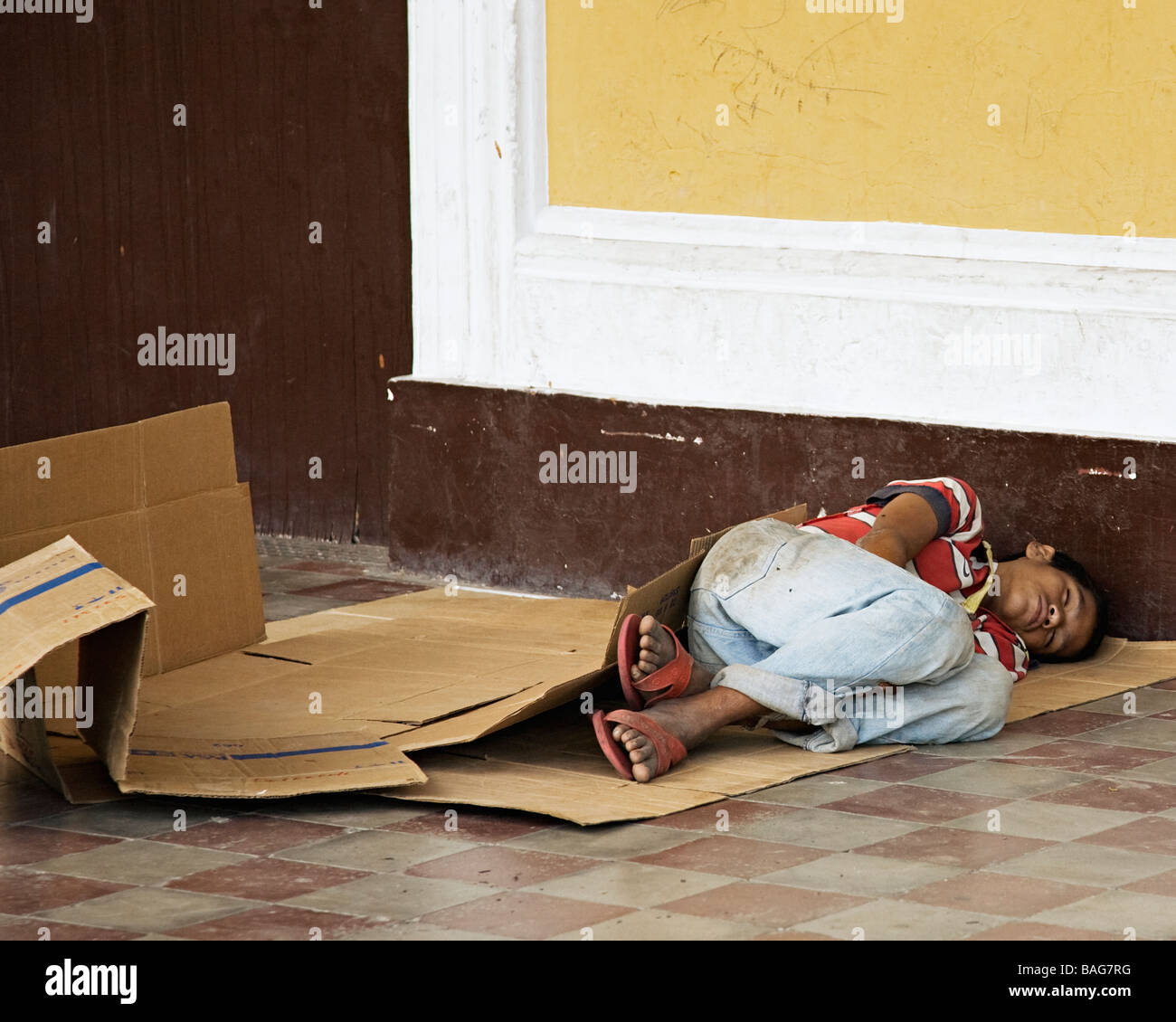 Street child el guatemala poverty hi-res stock photography and images ...