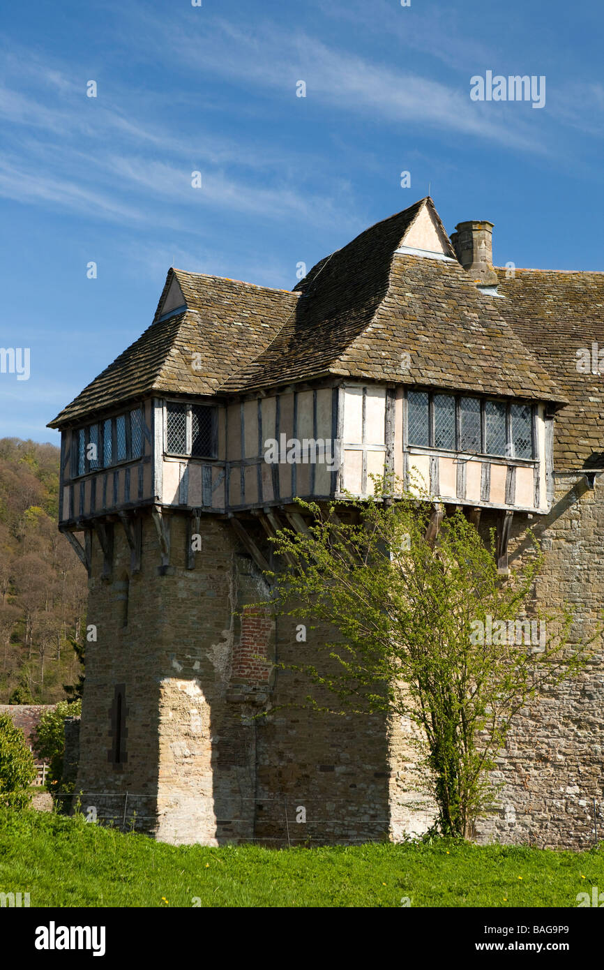 14th century norman manor house hi-res stock photography and images - Alamy