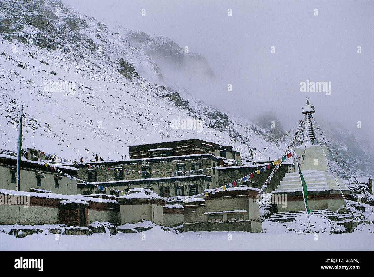 China tibet rongbuk monastery hi-res stock photography and images - Alamy