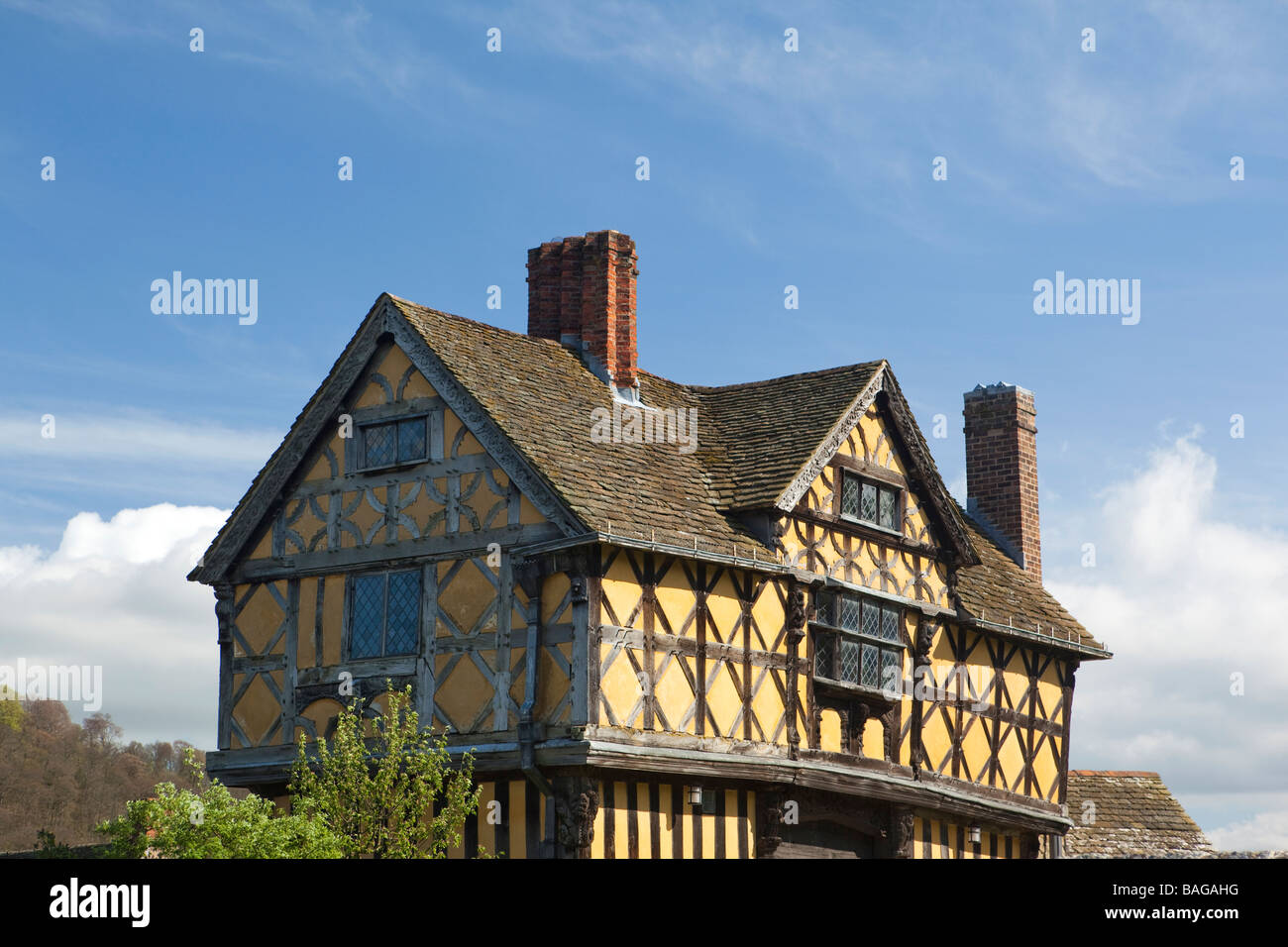 Stokesay castle gate house hi-res stock photography and images - Alamy