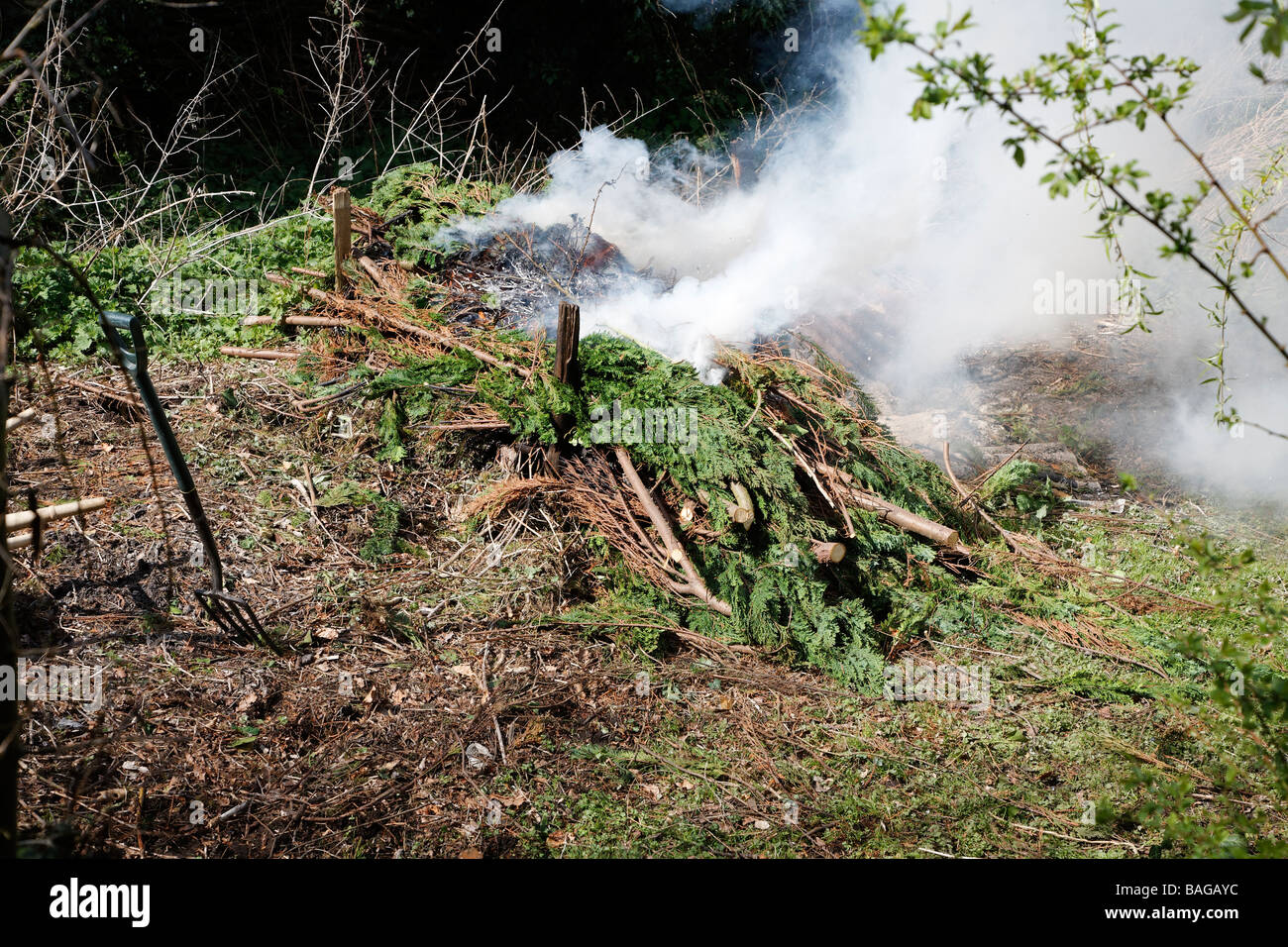 Garden bonfire smoke Stock Photo - Alamy