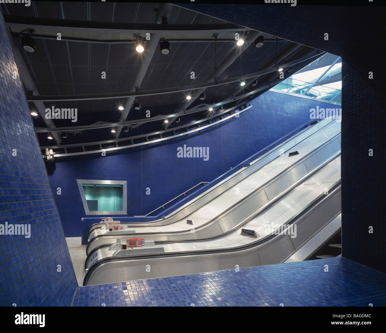 North greenwich underground station ju hi-res stock photography and ...