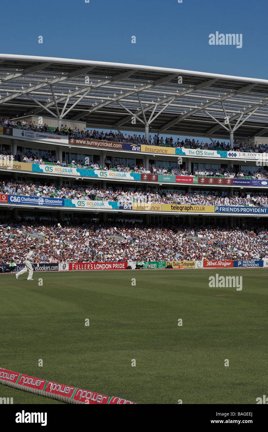 Pitchside hi-res stock photography and images - Alamy