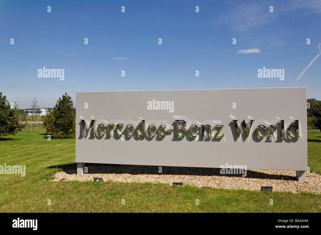 Mercedes benz signage hi-res stock photography and images - Alamy