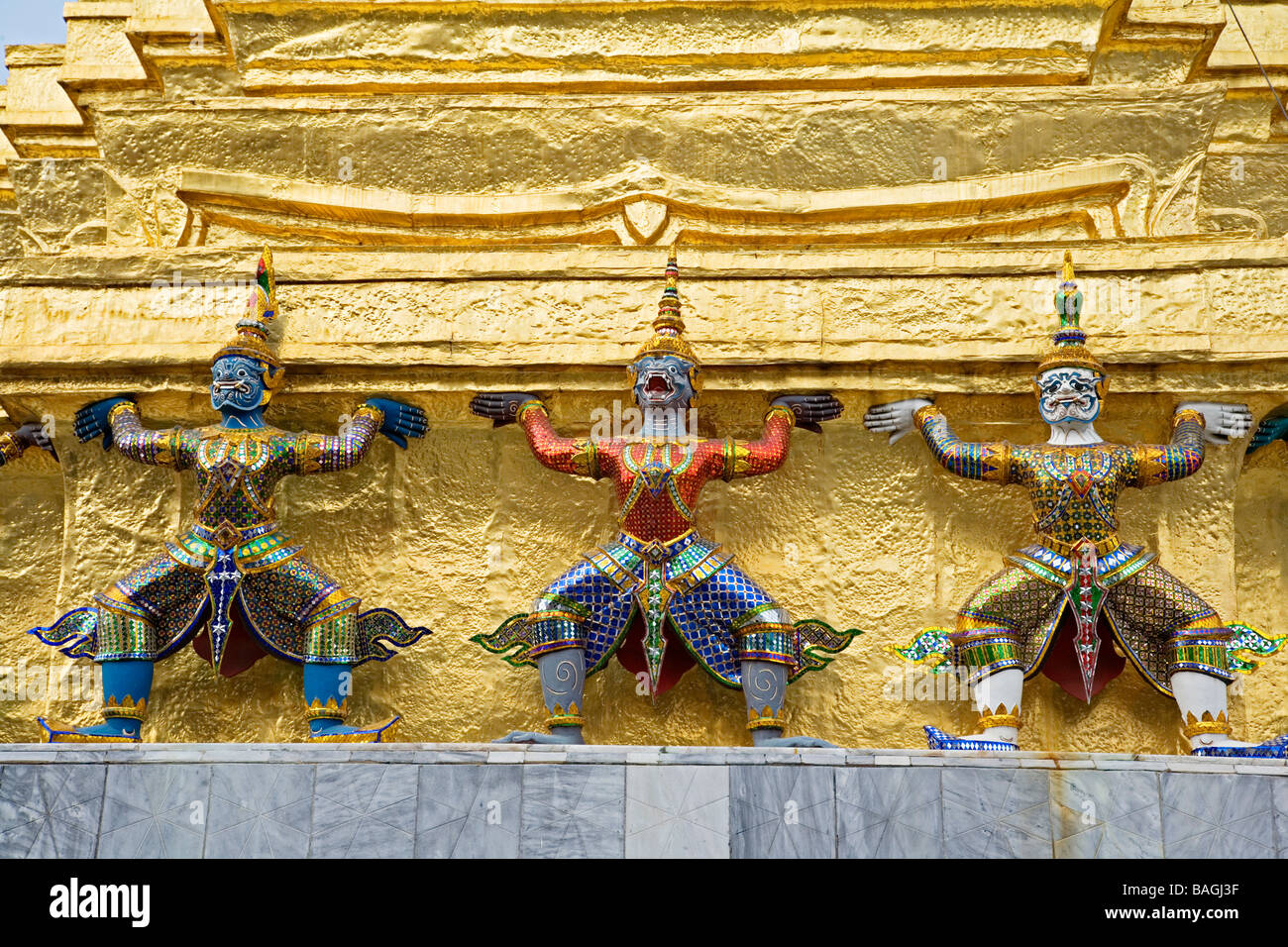 Thai temple mythical creatures hi-res stock photography and images - Alamy