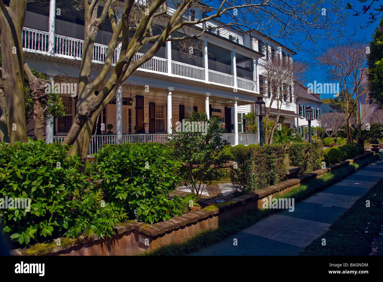 Verandahs balconies columns hi-res stock photography and images - Alamy