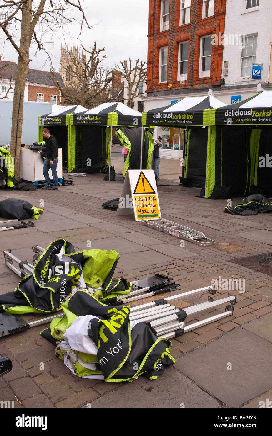 Outdoor market setting hi-res stock photography and images - Alamy