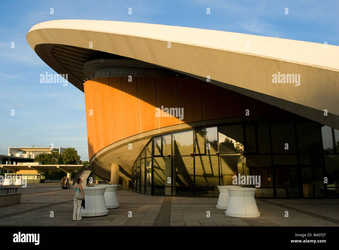 Parabolic roof hi-res stock photography and images - Alamy