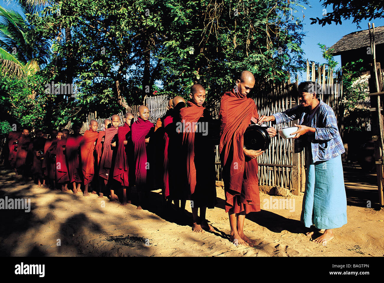 Kyaukpadaung hi-res stock photography and images - Alamy