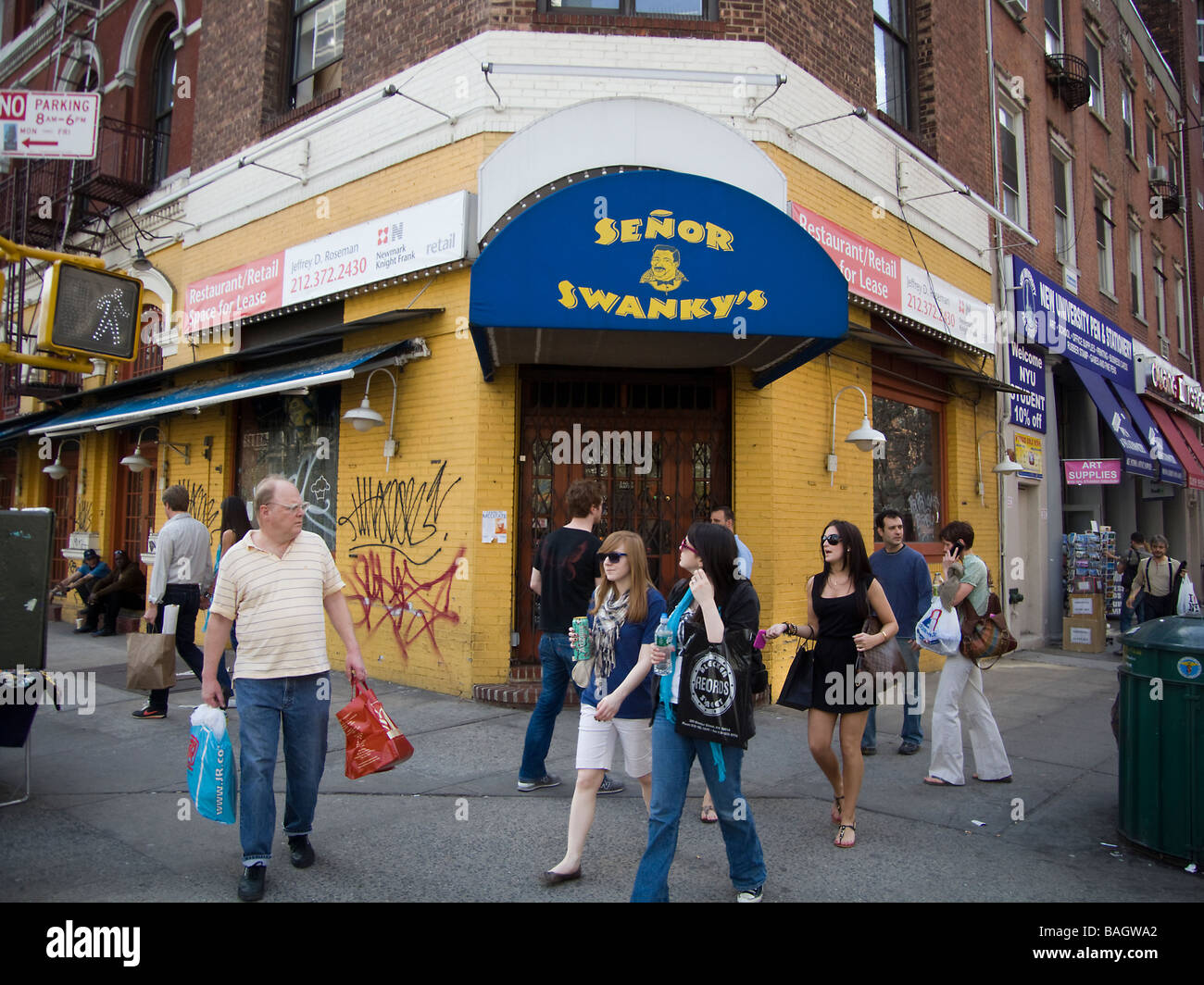 Mexican pedestrians hi-res stock photography and images - Alamy
