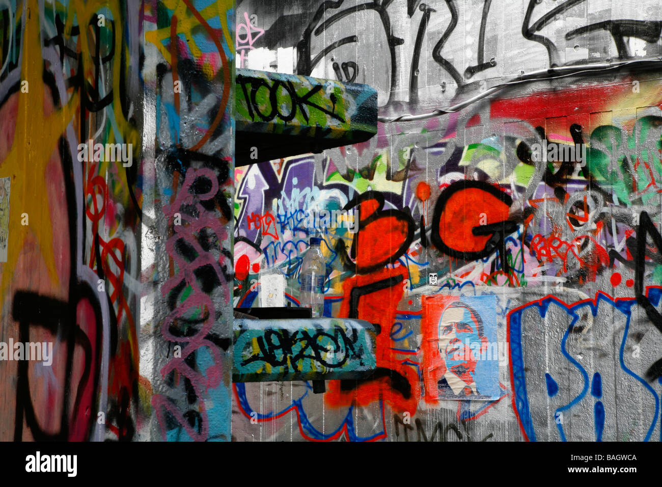 Queen elizabeth graffiti hi-res stock photography and images - Alamy