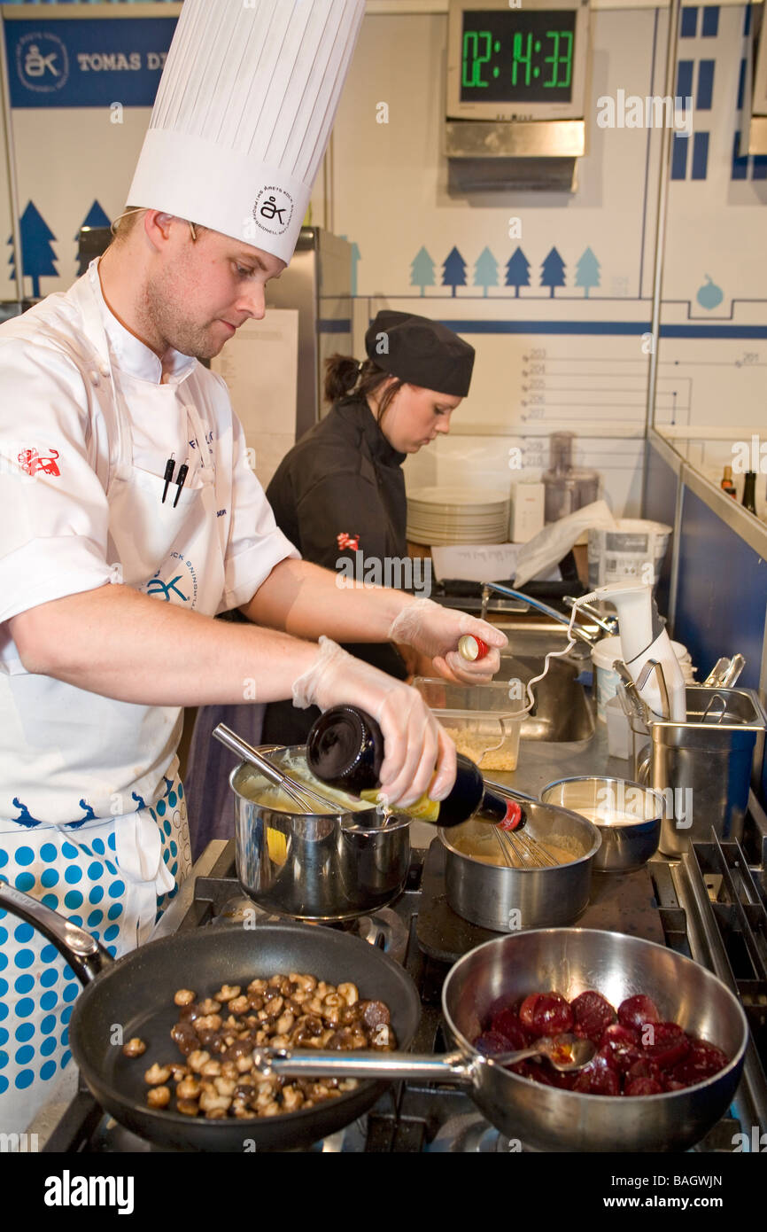 Kitchen staff hi-res stock photography and images - Alamy