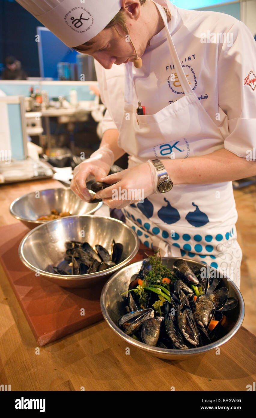 Cook carefully cleans and sorts sea mussels Stock Photo - Alamy