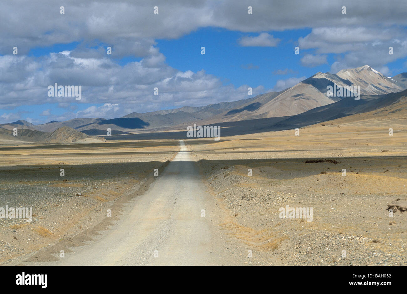 China, Tibet Autonomous Region, Ngari Prefecture, road to Saga Stock ...
