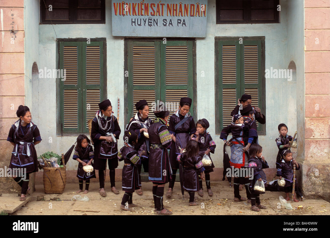 Vietnam, Lao Cai Province, Sapa, woman and children of Hmong ethnic ...