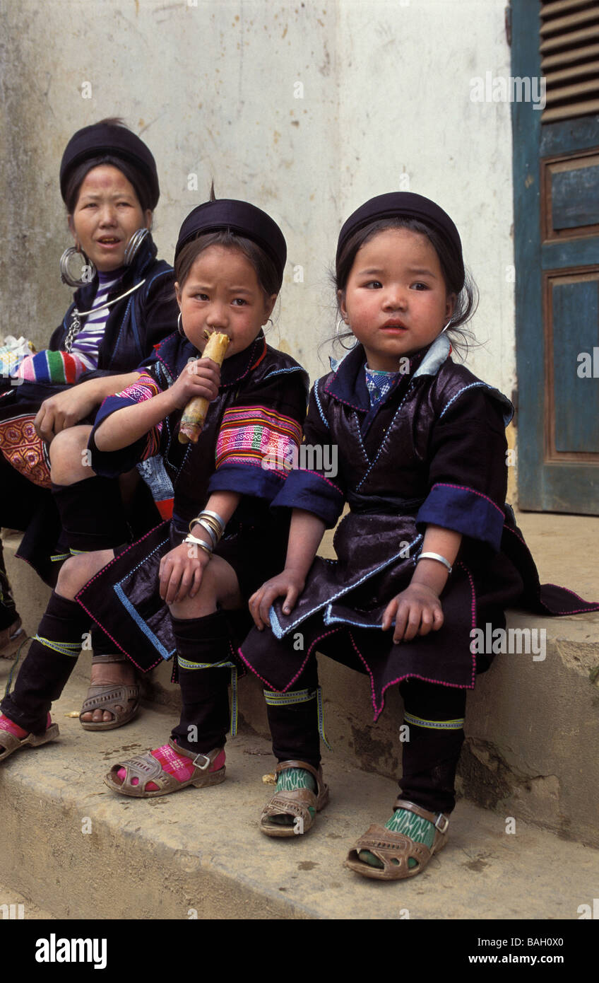 Vietnam, Lao Cai Province, Sapa, children of Hmong ethnic group with ...