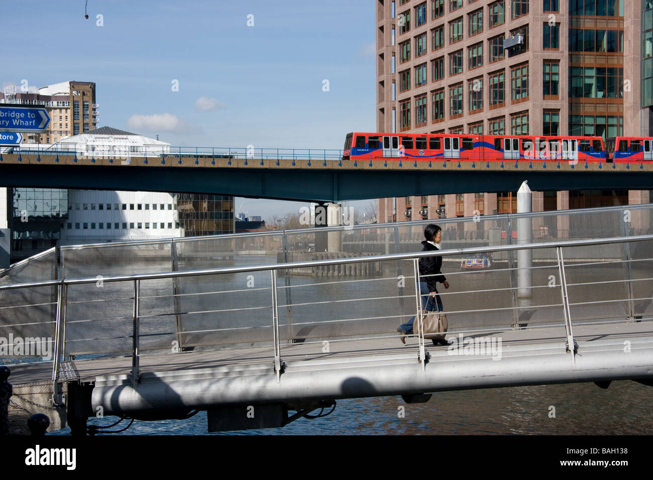 Train bridges hi-res stock photography and images - Alamy