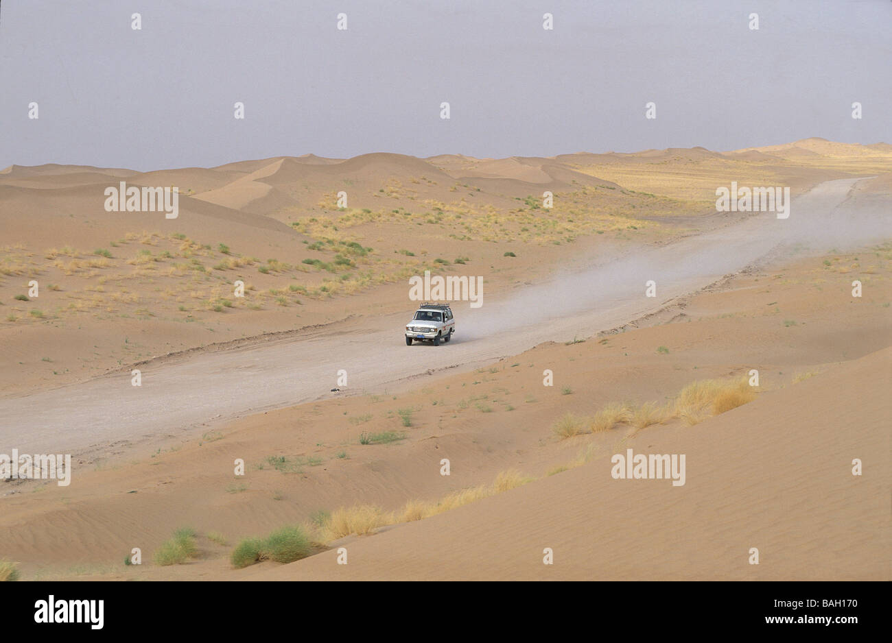Yemen, Ramlat As Sab'atayn desert, car Stock Photo - Alamy