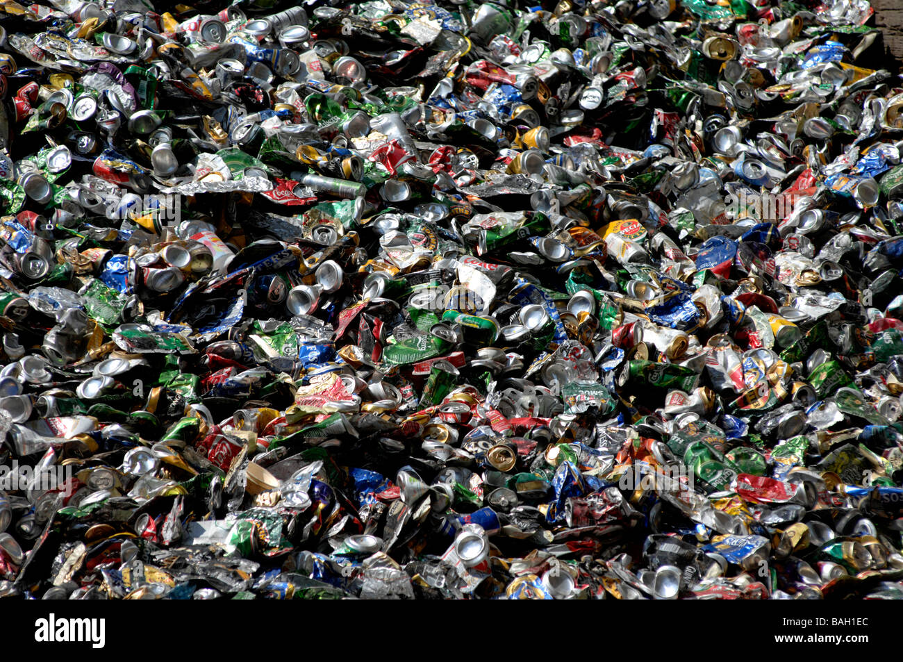 Recycling tin cans hi-res stock photography and images - Alamy