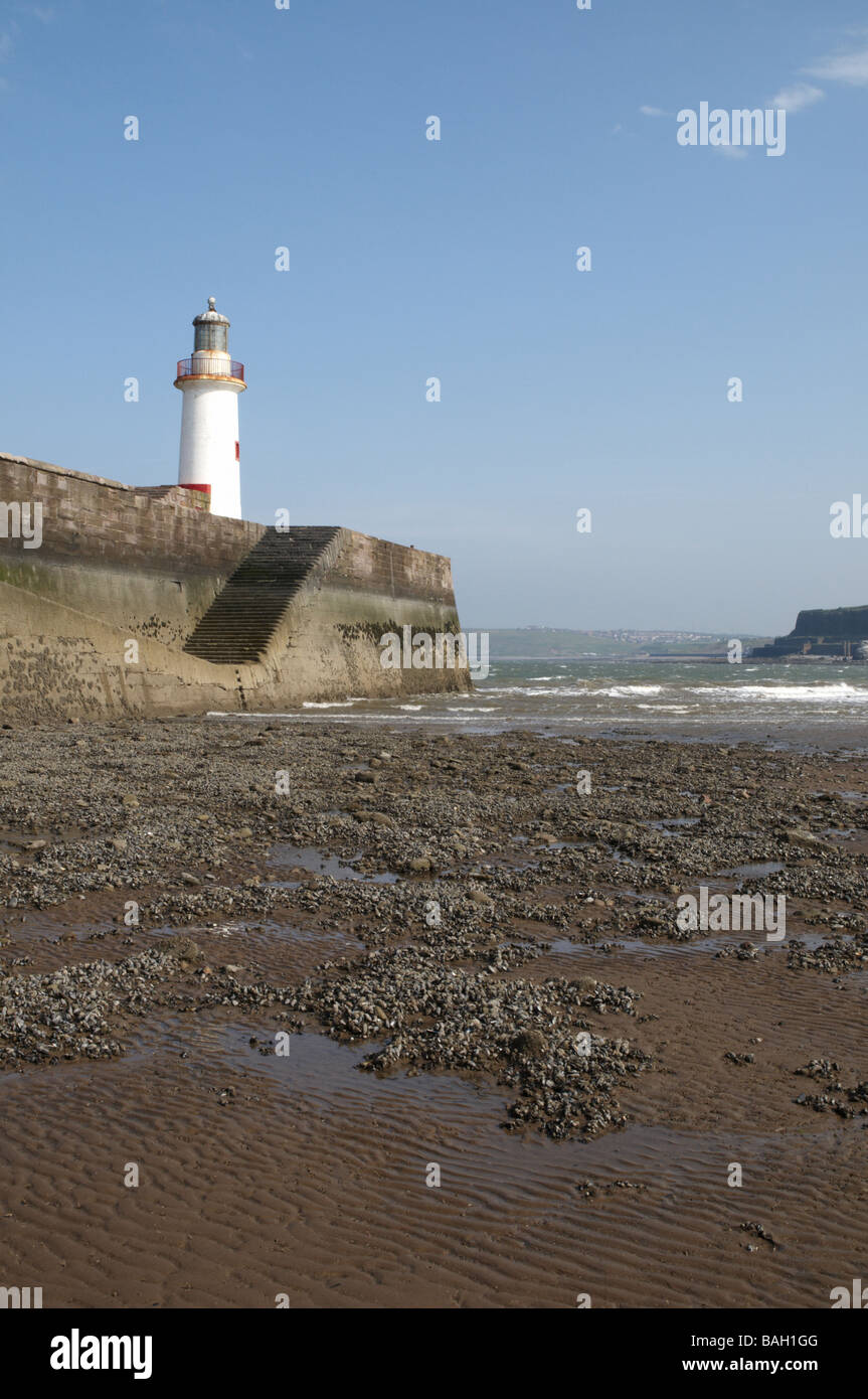 Harbour wall lighthouse hi-res stock photography and images - Alamy